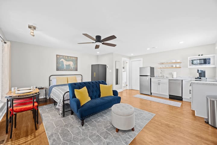 Spacious Studio Unit In The Heart Of The Highlands - Louisville, KY