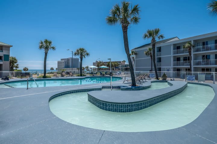 King Efficiency | Sandbar Hotel | Oceanfront View - Myrtle Beach, SC