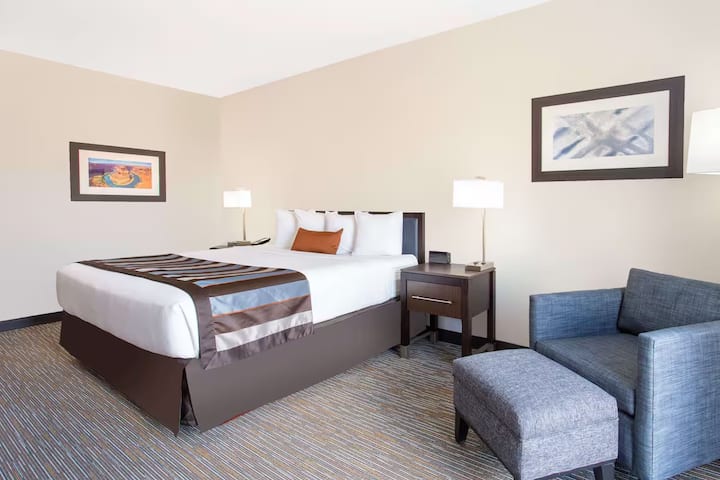 1 King Bed | Wingate Page | Near Horseshoe Bend - Page, AZ