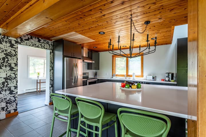 New:modern Waterfront Home W/ Dock Nr Bethel Woods - Bethel, NY