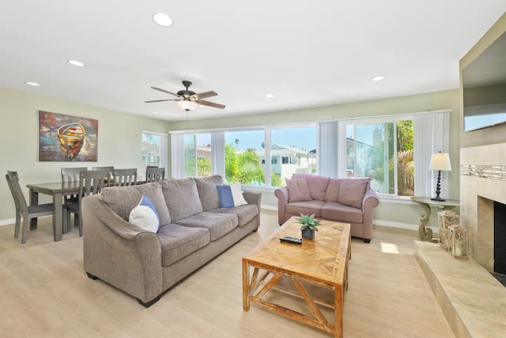 Steps To Sand And Surf, Parking In Garage, Patio - Balboa Island