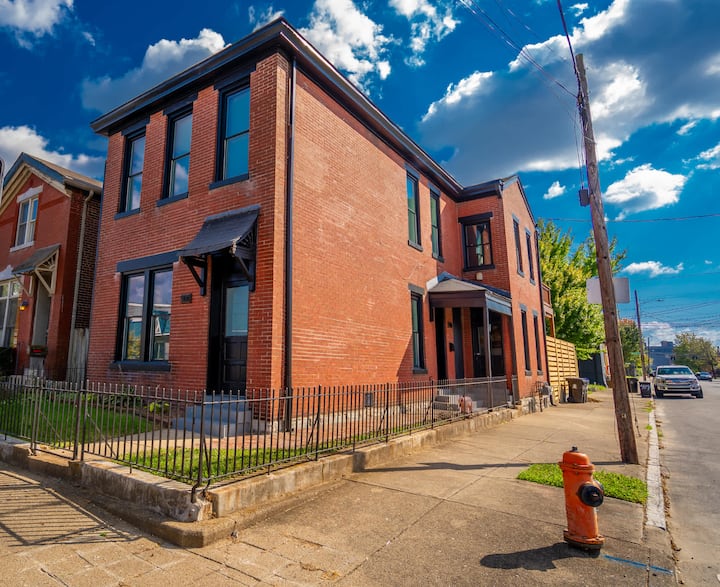 New! Louisville Lore In Nulu - 6beds!3ba! Hot Tub! - Louisville, KY