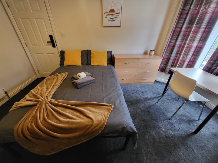 Comfortable Double Room - Sheffield