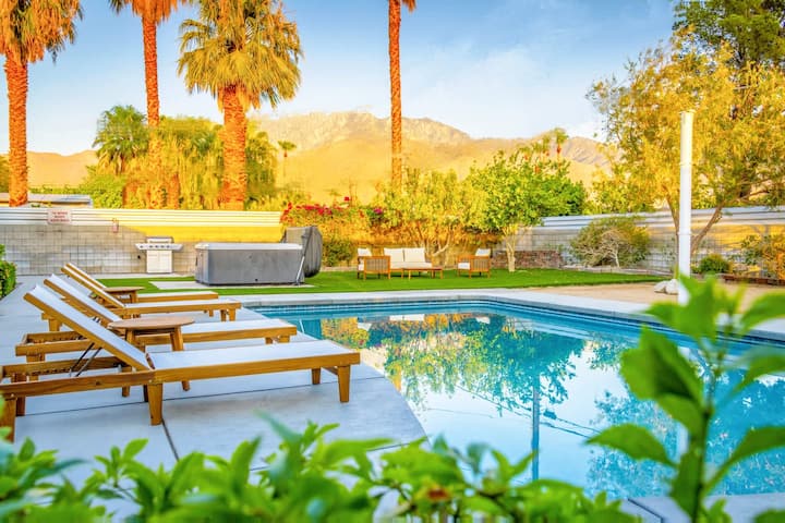 Golden Age Retreat With Pool And Hot Tub - Palm Springs, CA