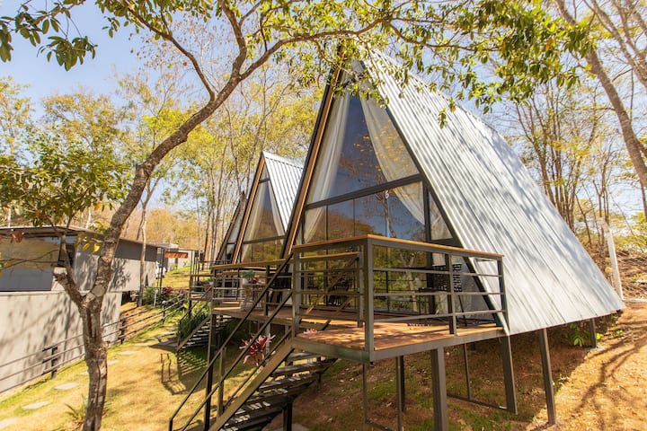 Romantismo A Dois Em Cabana à Beira Lago E Piscina - Caldas Novas