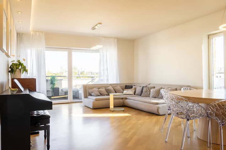 Warsaw Marina Apartment | Balcony, Garage - Warschau