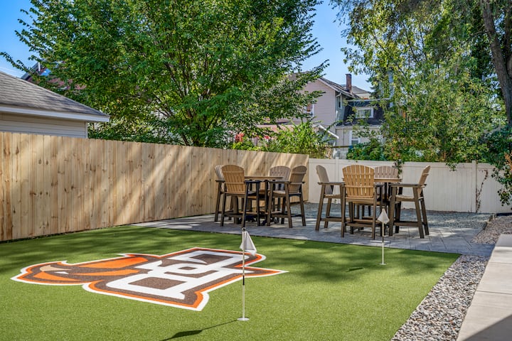 The Upperclassmen | Custom Putting Green Dt Bg - Bowling Green, OH