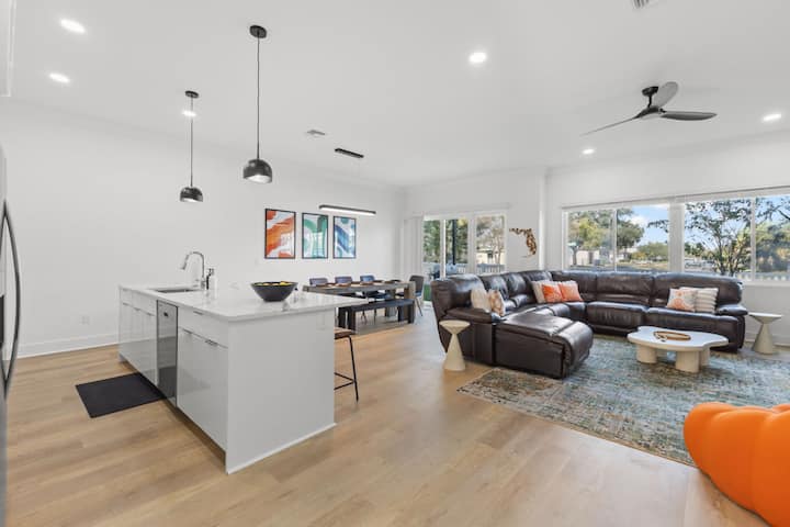 New! Columbus Cove | Luxury Home In Heart Of Tampa - Tampa, FL