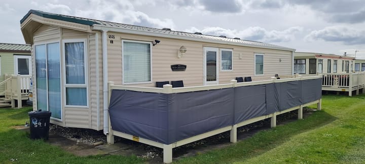Caravan With Decking At Coral Beach Ref 77001cb - Ingoldmells