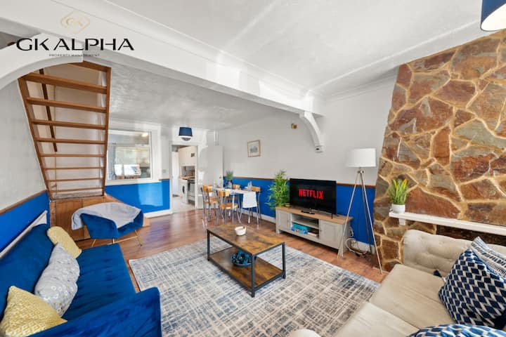 Cosy Family Home Near Windsor Castle | W/parking - Maidenhead