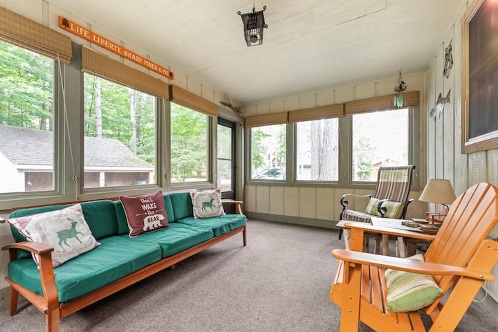 Cozy Retreat W/ Woodstove & Fire Pit - Thompsonville, MI