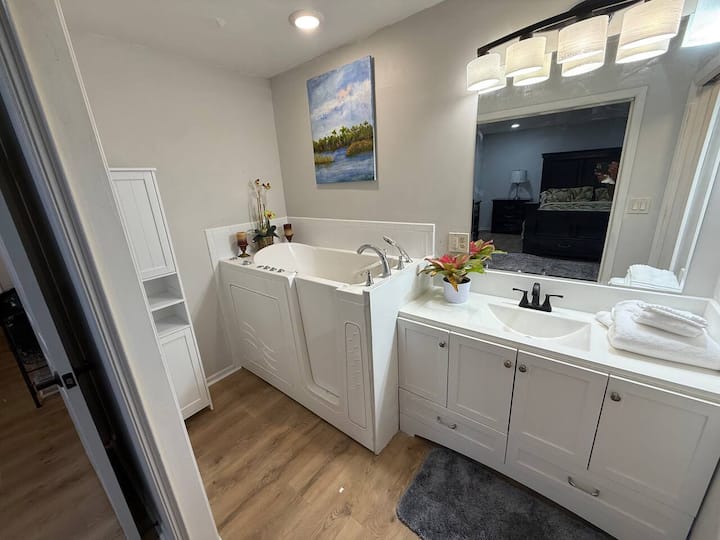 Ada Luxurious Vacation Home In Jacksonville - Jacksonville, FL