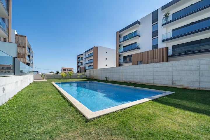 Elegant Retreat With Pool & Terrace By Hostwise - Portimão