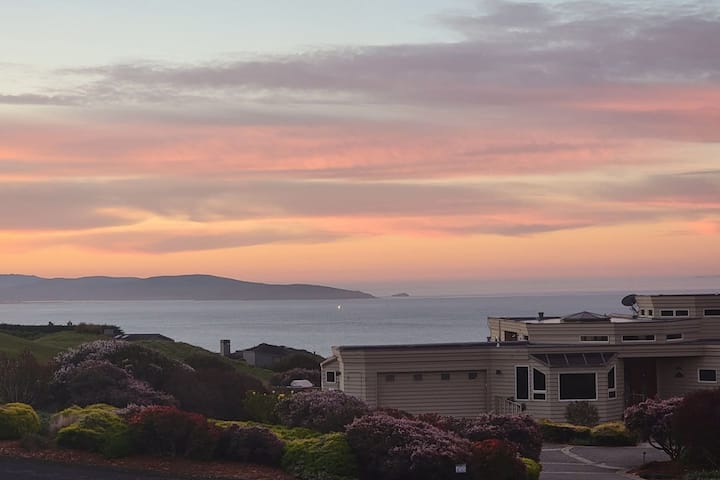 Ocean Solitude! Bodega Bay Ocean Views 3 Bed Home! - Bodega Bay, CA