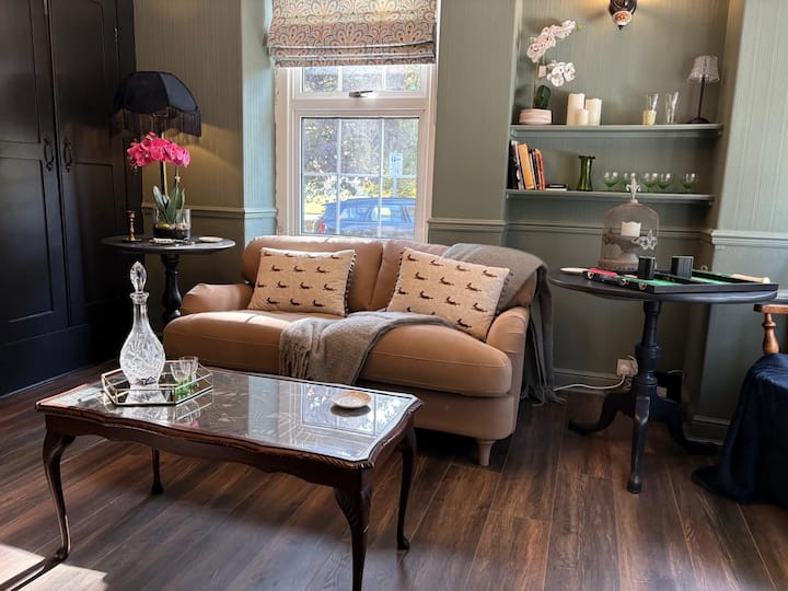 Little House, 17 Church Square - Wetherby