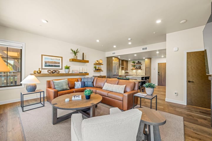 Alpenglow Escape | 1b Village Condo - Tamarack Ski Resort, ID