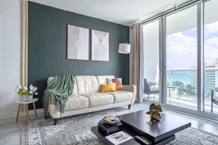 Modern Sunny Isles Condo /Ocean View /Pool /Gym - Sunny Isles Beach, FL