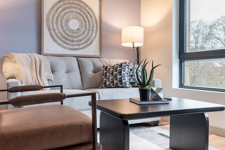 Landing | Chic 2bd, Pool, Gym - Lake Cochichewick, MA