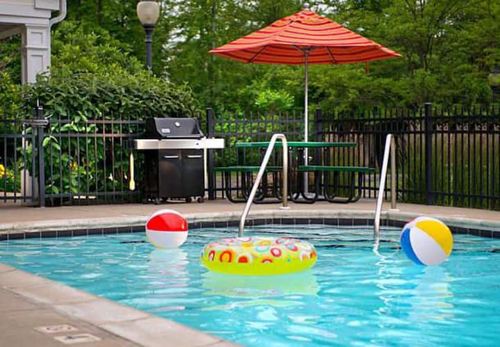 Comfortable Experience In Mason | Outdoor Pool - Loveland, OH