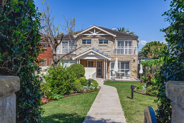 Family Retreat With Outdoor Courtyard - Taronga Zoo Sydney