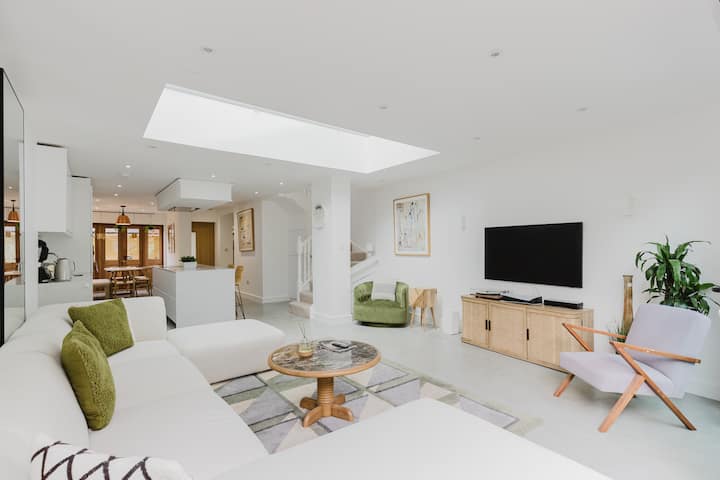 Beautifully Curated 3bd House In Gated Mews - 切爾西