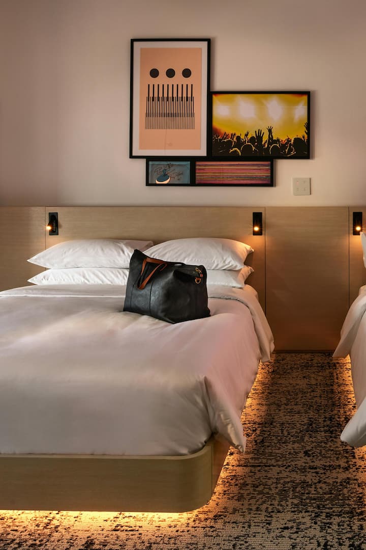 Artistic Events In The Hotel’s Shared Spaces - Atlanta, GA