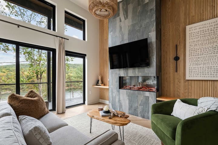 Exhale | Romantic Lakefront Chalet W/ Hot Tub - Virginia