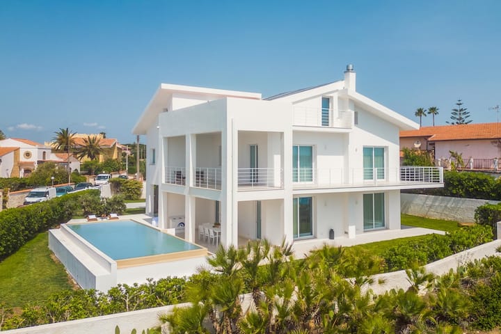 Villa Finestrella, Seafront With Pool - Siracusa