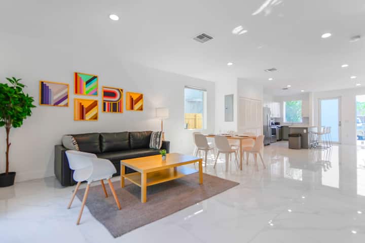 Spacious Townhouse With 2 Levels For All Family - Miami, FL