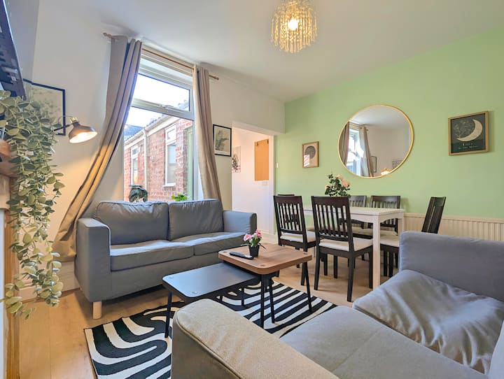 Charming 3-bed Home Near Centre Free Parking - York