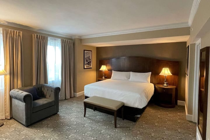 1 King Room | Americus Hotel | Central Location - Allentown, PA