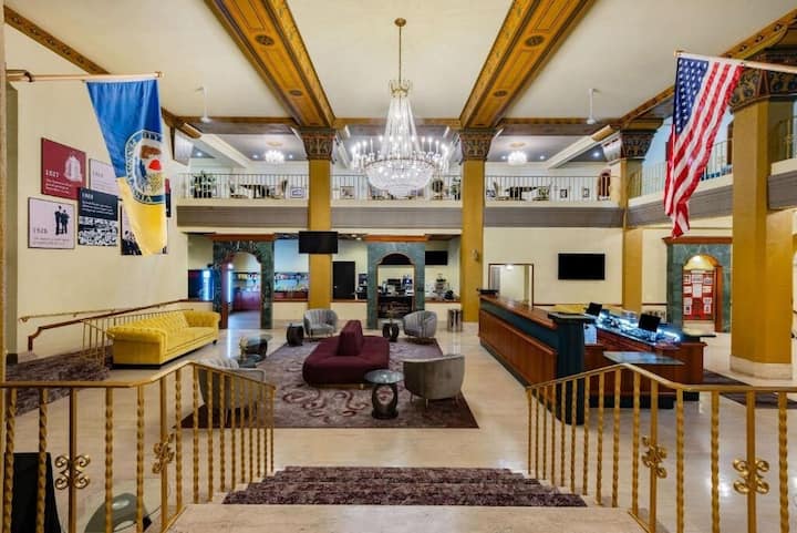 Americus Hotel | 2br King+queen | Family Friendly - Allentown, PA