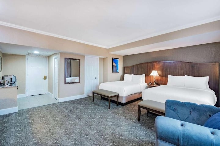 2 Queen Deluxe | Americus Hotel | Arts District - Allentown, PA
