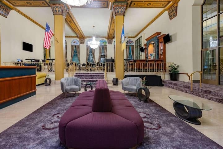 Americus Hotel | 2br Suite | Ideal For Families - Allentown, PA