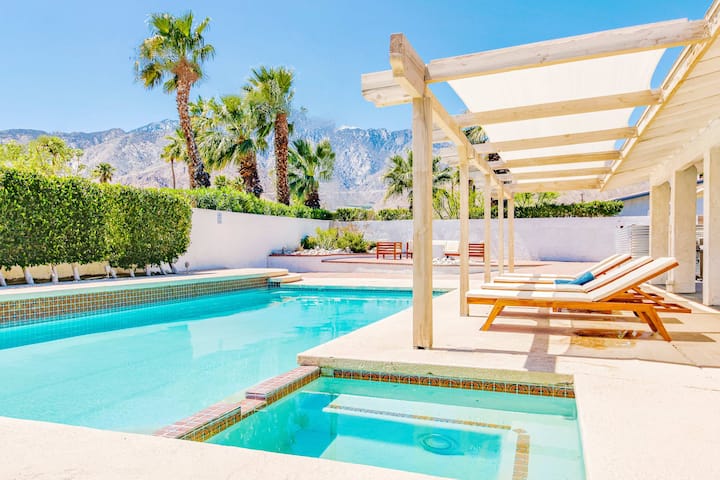 Chic Getaway: Pool, Jacuzzi & Mountain Views - Palm Springs, CA