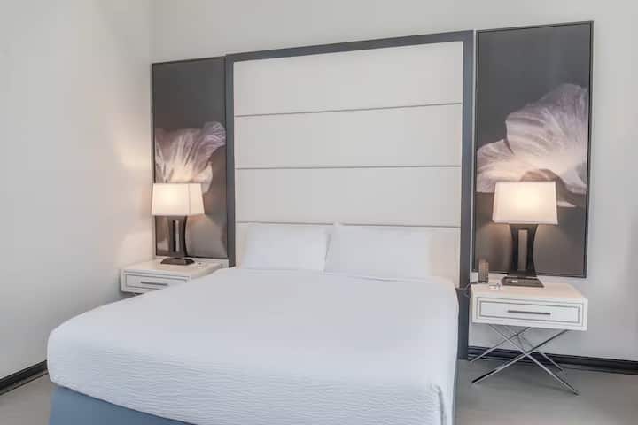 1 King Bed | Tryp Savannah | Downtown District - Savannah, GA