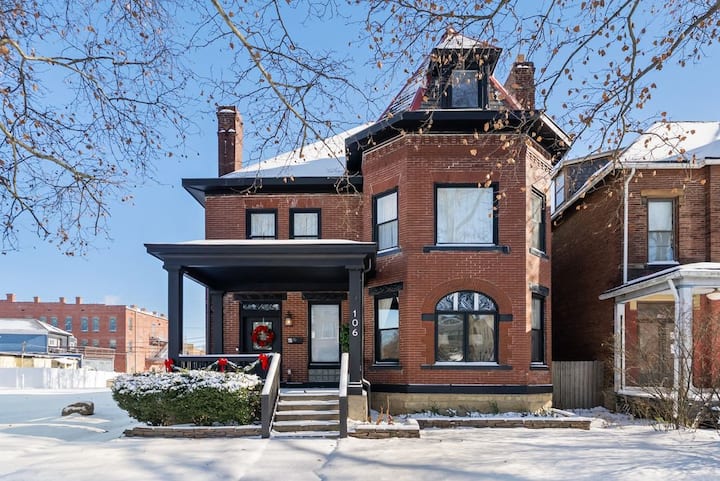 Relaxing Family Getaway | Games & Outdoor Patio - Columbus, OH