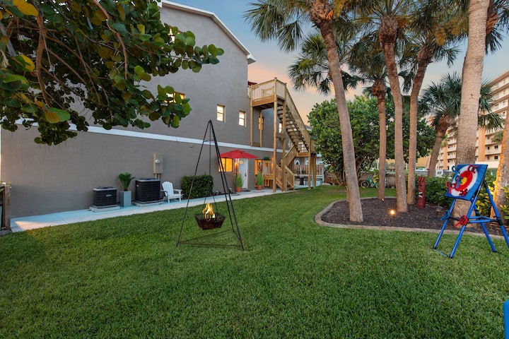 Lola's On The Beach - Cape Canaveral, Fl. - Cape Canaveral, FL