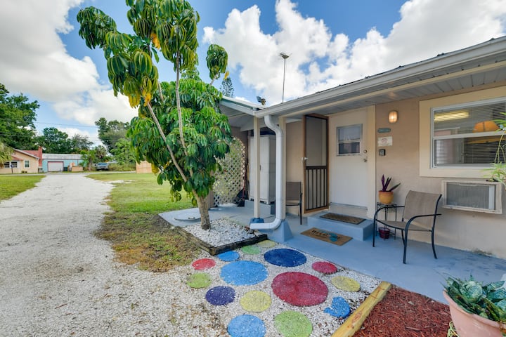 1 Mi To Nokomis Beach: Quiet Getaway W/ Fire Pit - Venice, FL