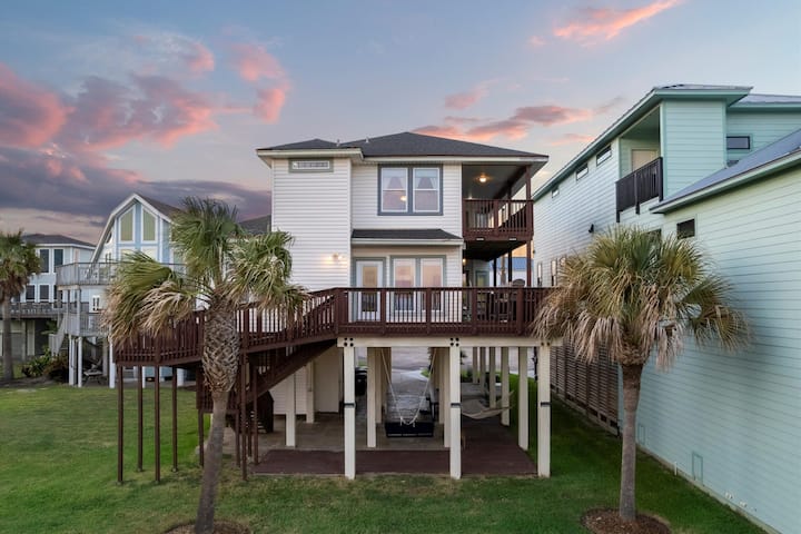 Beachfront | Hot Tub | Sleeps 16 - Galveston, TX