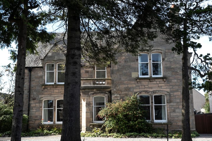 Whitecraigs, Spacious Home For 8, Ample Parking - Elgin
