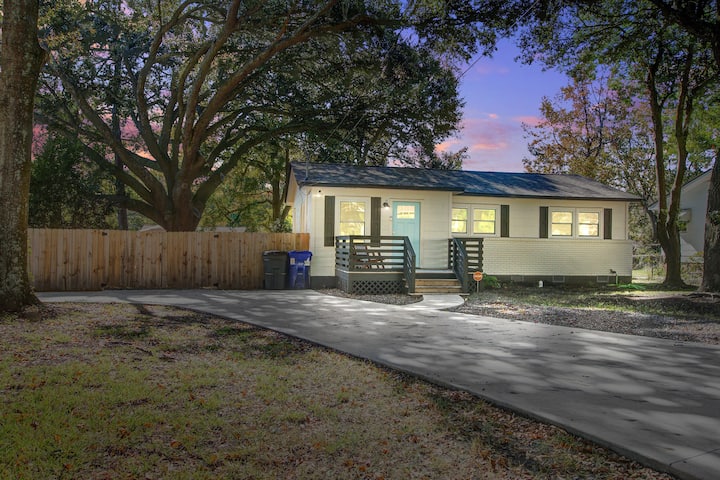 Charming Charleston Bungalow - 30 Day Discount - Charleston, SC