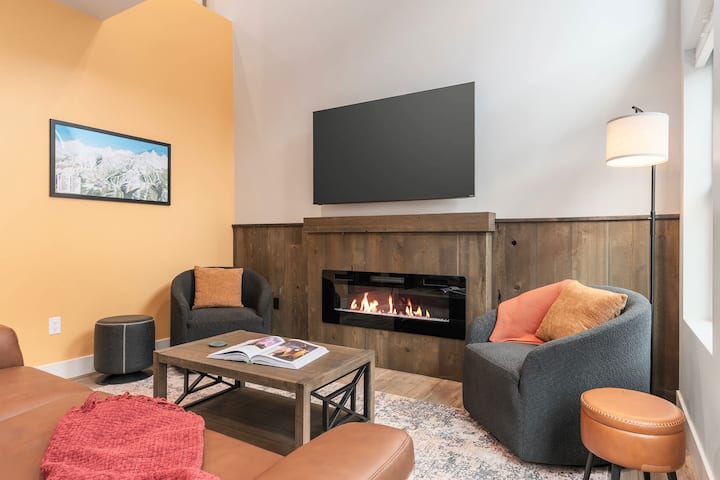 Basecamp Stays: Vibrant & Chic Pad, Hot Tub, & Ac! - Driggs, ID