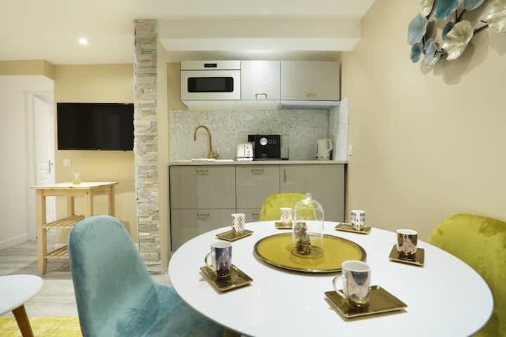 2bdr Near Saint Honoré - Paris