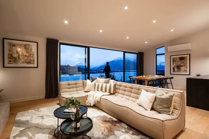 Olive Tree House – Lake & Mountain Views, Garage - Queenstown