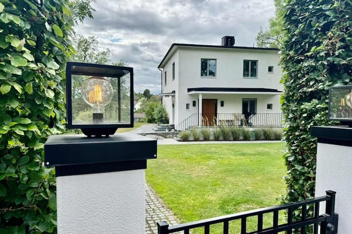 Luxury Family Villa 250 M², Cinema, Danderyd - Stockholm