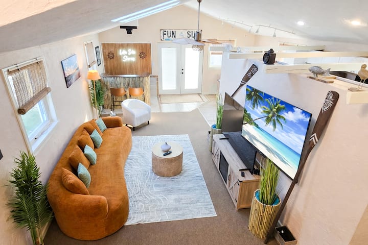 Hot Tub W/ Beachy Vibe | Winter Escape - Vermilion, OH