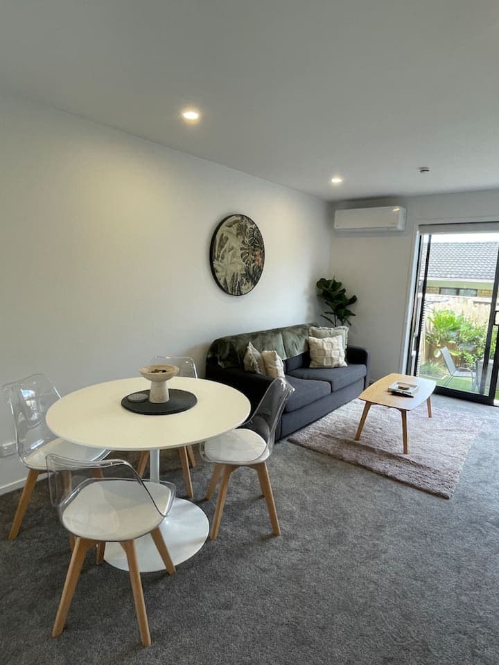 Comfortable 2br Home On Te Kanawa Crescent - Auckland