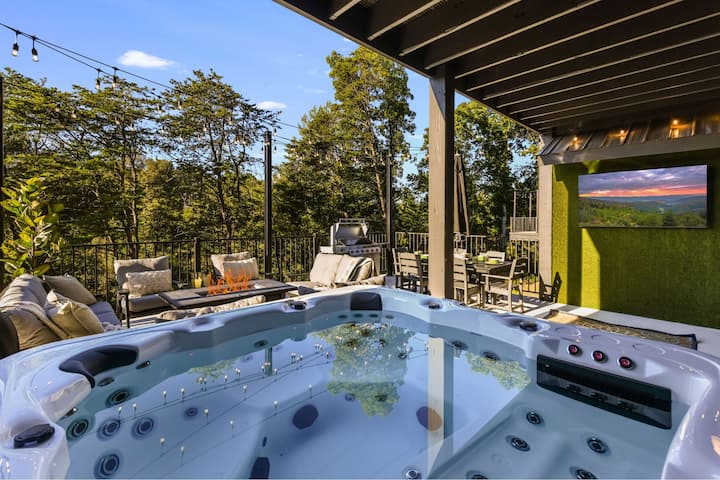 Rooftop | Game Room | Golf Sim | Resort Waterpark - Pigeon Forge, TN