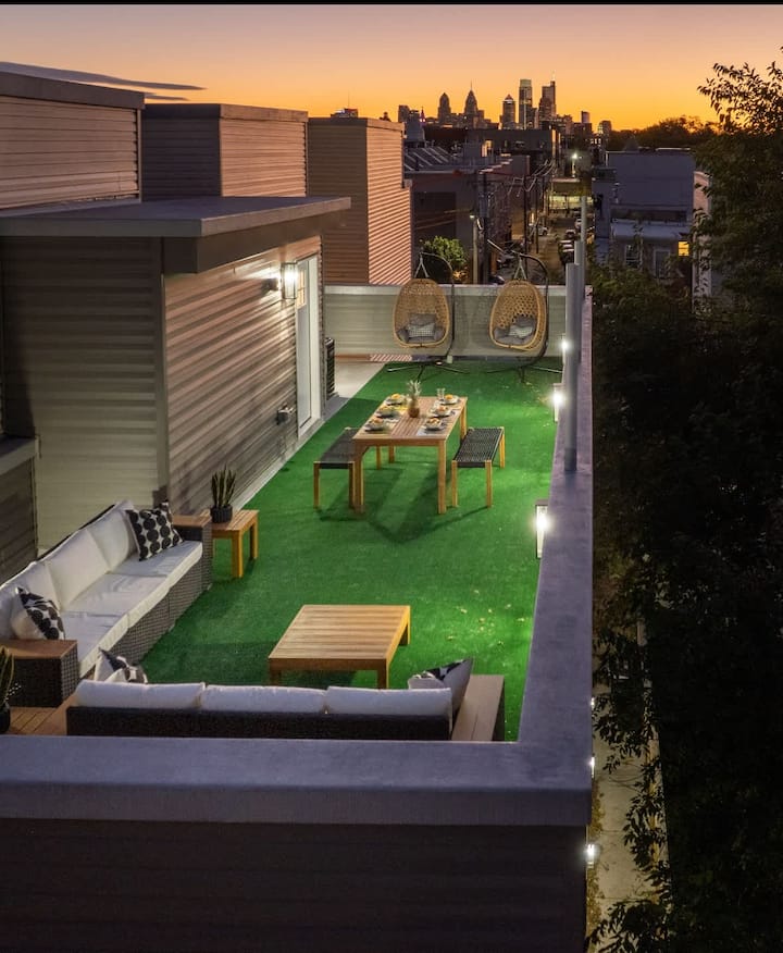 Roof Deck Relaxation By The Filmore - Sleeps 12 - Camden, NJ